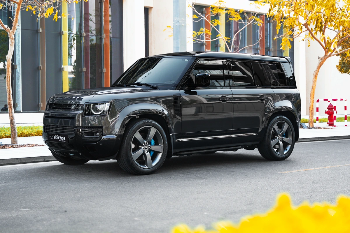 لاند روفر ديفندر 525 نسخة 2025 للإيجار في دبي