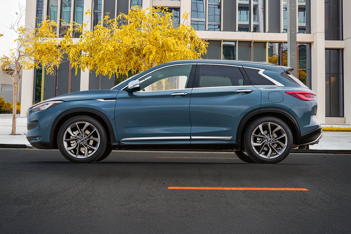 Mieten Sie Infiniti QX50 2025 in Dubai
